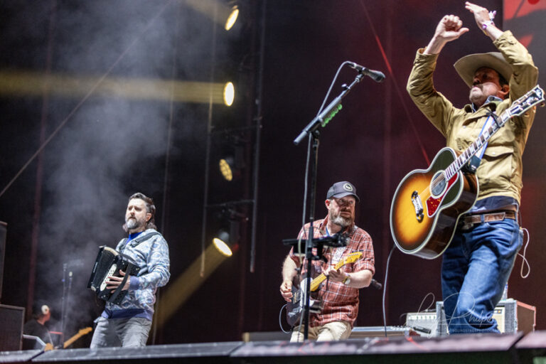 Turnpike Troubadours at Two Step Inn: Photos and Review - Music News ...